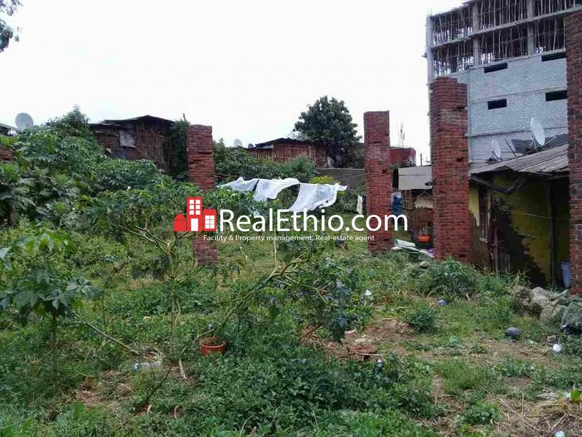 Piassa, 1,666 meter square, old house for sale, Addis Ababa. - Real Ethio